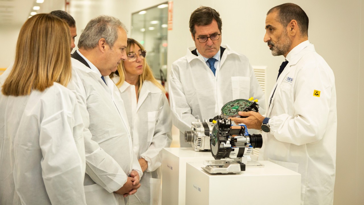 Ein ordentlicher Schritt in die Zukunft: Neue Inverter-Montagelinie in ...